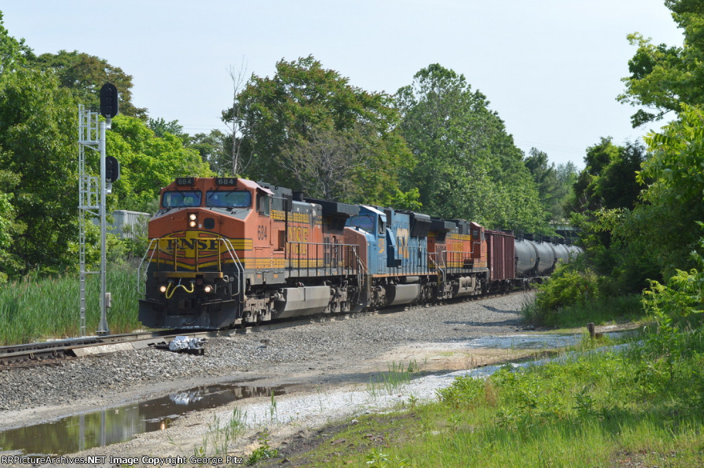 BNSF 684 and CSX train K055
